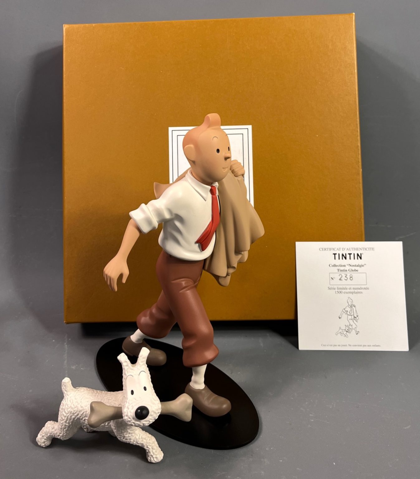 Hergé, Figurine Tintin globe trotter, 20 cm